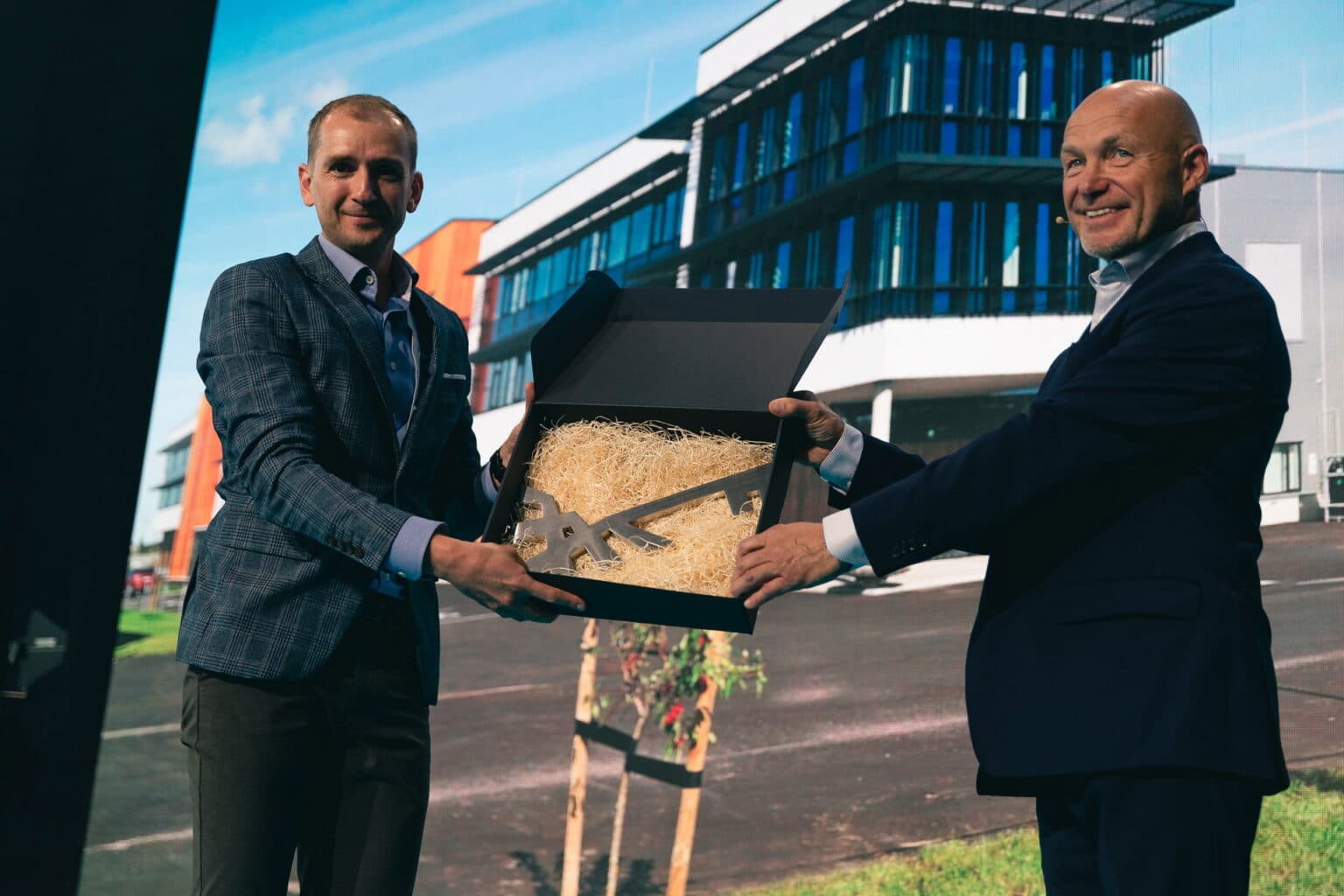 Elcogen launches new high-volume solid oxide fuel cell factory in ...